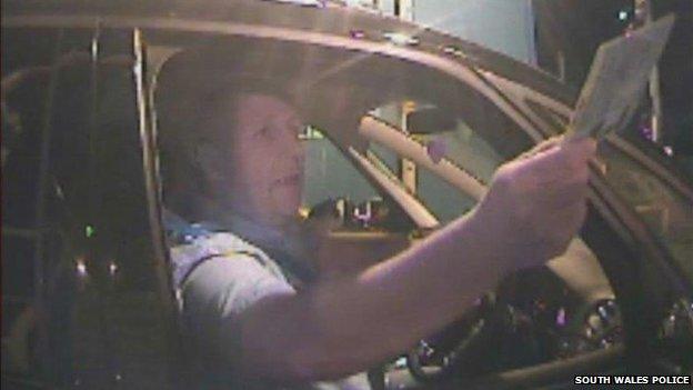 Conman Alan Knight jailed for four and a half years - BBC News