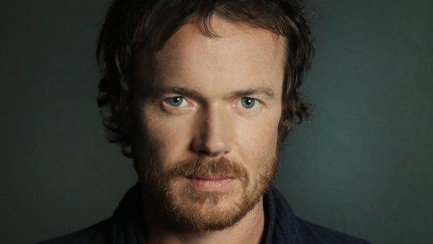 Damien Rice: Back in the spotlight - BBC News
