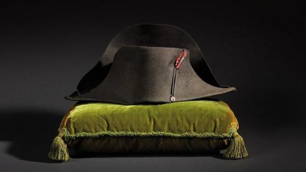 Napoleon Bonaparte’s hat sells for €1.9m at Paris auction - BBC News