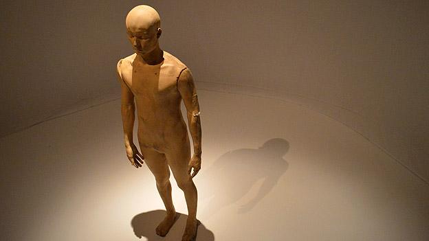 Akram Khan: Gallery gives glimpse into dancer's world - BBC News