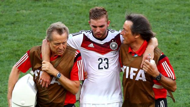 'Brain changes' seen in young American footballers - BBC News