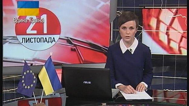Ukraine and Russia media on two sides to Maidan anniversary - BBC News