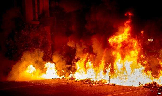 Ferguson shooting: Protests spread across US - BBC News