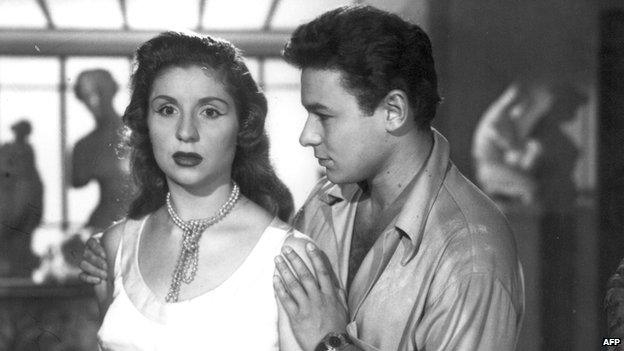 Sabah, Lebanese singing legend, dies aged 87 - BBC News