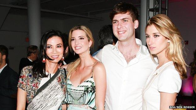 Virtual galleries open new markets for art - BBC News