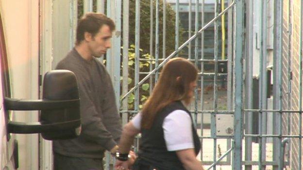 Peter Garrod remanded over Holyhead pub murder - BBC News