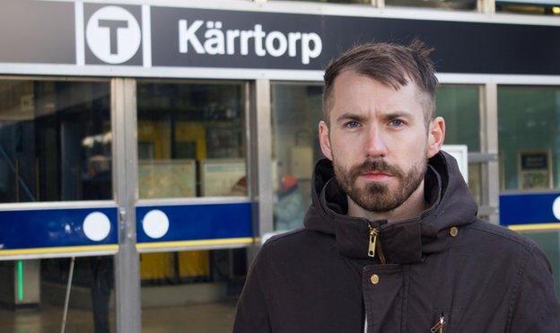 Swedish neo-Nazis: Moves to de-radicalise amid far-right rise - BBC News