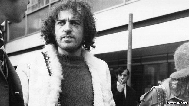 Singer Joe Cocker dies aged 70 after cancer battle - BBC News