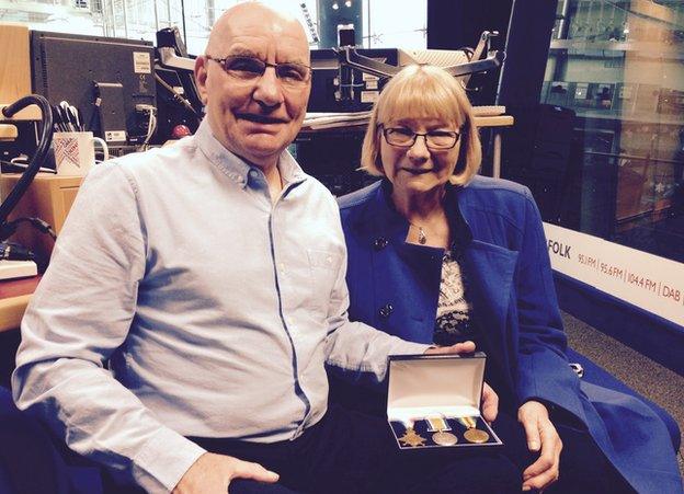 James Roat wins father's World War One medals at auction - BBC News