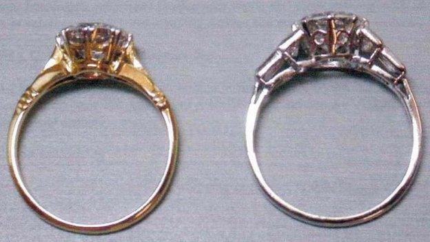 Appeal for stolen engagement ring worn by WW2 nurse - BBC News