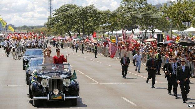 Brazil's Dilma Rousseff sworn in for a second term - BBC News