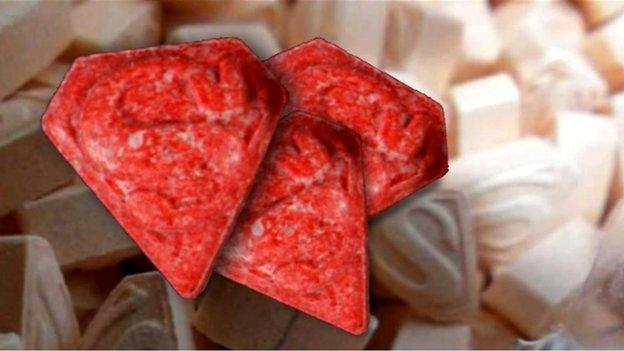 Suffolk ecstasy deaths: Police leaflets warns public of dangers - BBC News