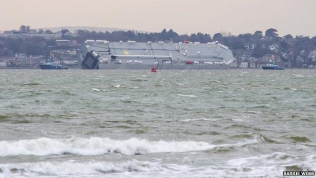 Cargo ship: Tug crashes into stricken Hoegh Osaka - BBC News