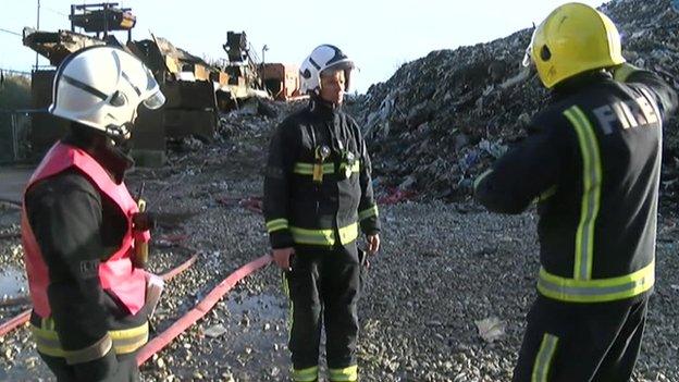 Tonnes of rubbish ablaze at Orpington waste plant - BBC News