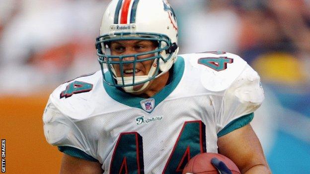 Rob Konrad: Ex-Miami Dolphin falls off boat, swims nine miles - BBC Sport