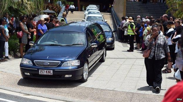 Australia child deaths: Thousands at Cairns funerals - BBC News
