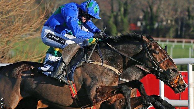 Hurricane Fly wins record fifth successive Irish Champion - BBC Sport