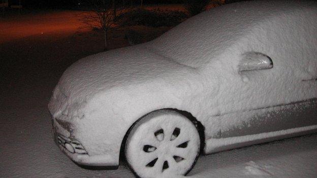 More snow forecast after schools close across Scotland - BBC News