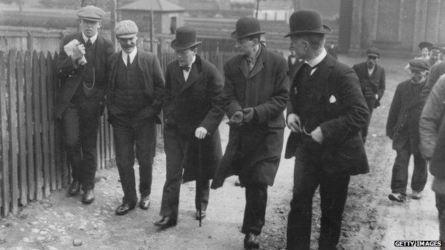 Sir Winston Churchill: How Oldham shaped WW2 leader - BBC News