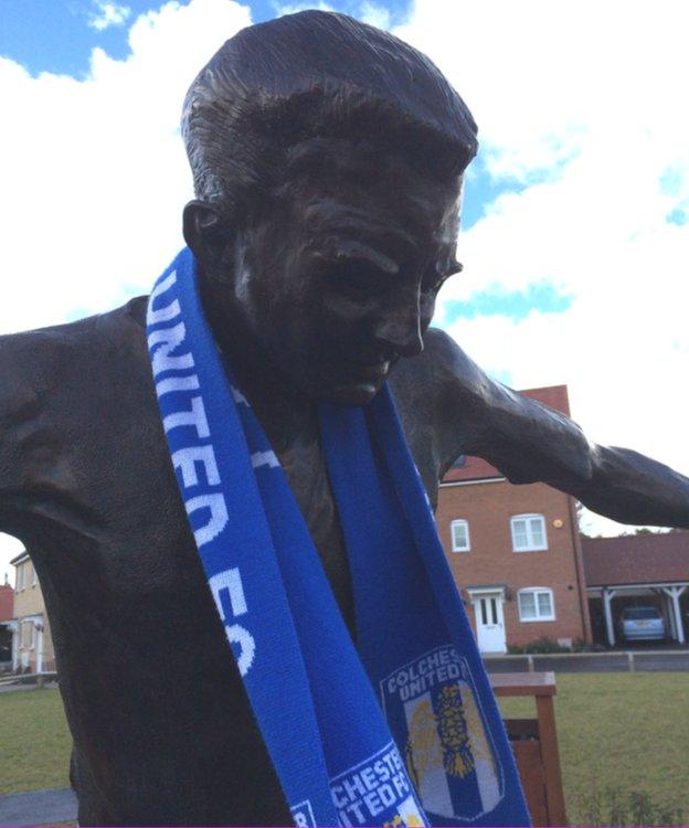 Colchester United: Peter Wright statue at Layer Road site - BBC News