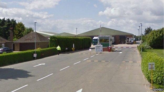 Produce World plans to axe 340 staff in Lincolnshire - BBC News