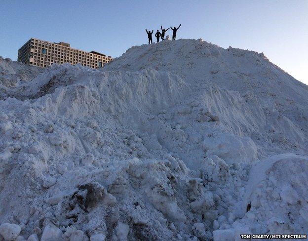 10 weird things Americans are doing in the snow - BBC News