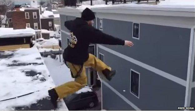 10 weird things Americans are doing in the snow - BBC News