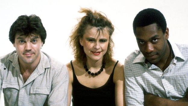 Tracey Ullman returns to BBC with own comedy show - BBC News