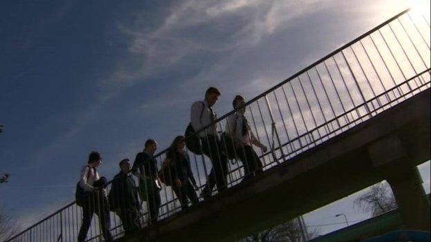 Politics does not affect 30% of teens' lives, poll shows - BBC News