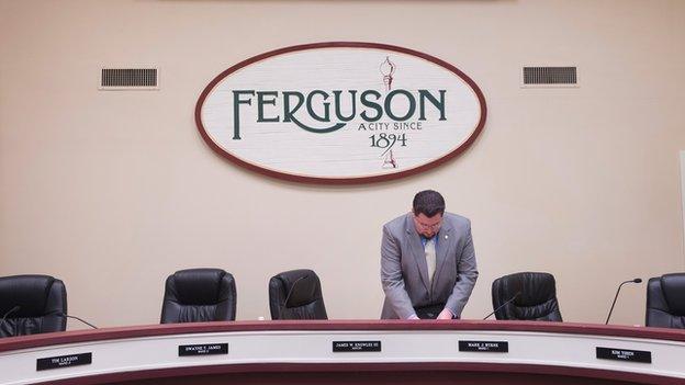 Ferguson city manager John Shaw resigns - BBC News