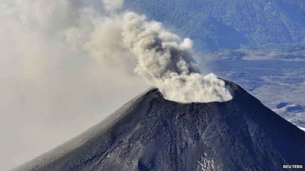 Chile's Villarrica volcano spews ash in renewed activity - BBC News