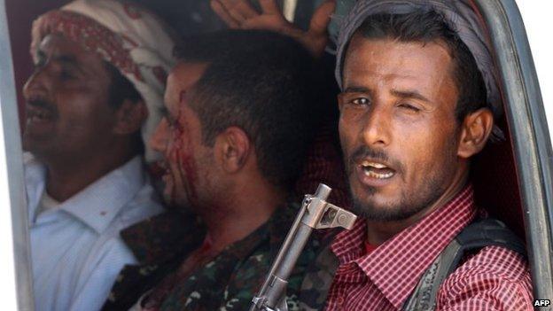 Yemen crisis: Air raid on president's palace in Aden - BBC News