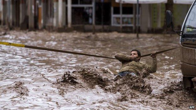 Chile floods death toll rises to 17 as clean-up begins - BBC News