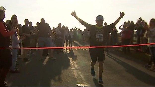 Runner Kevin Carr completes round-the-world record attempt - BBC News