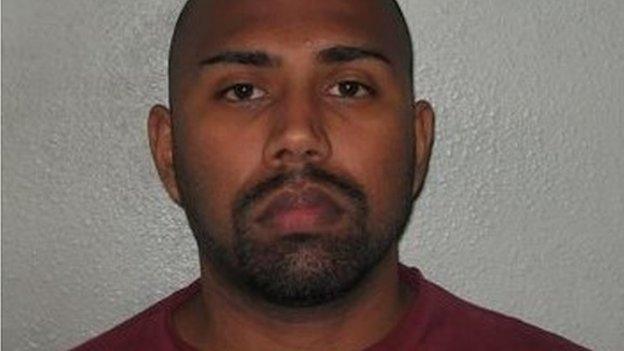 Fake bail email prison escapee Neil Moore jailed - BBC News