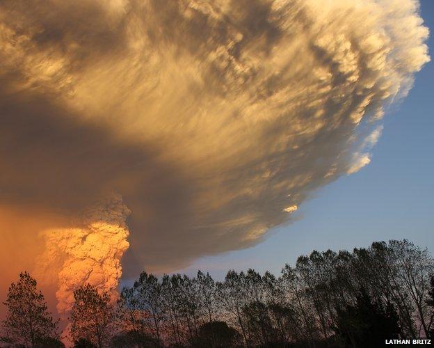 Your photos of the Calbuco volcano eruption in Chile - BBC News