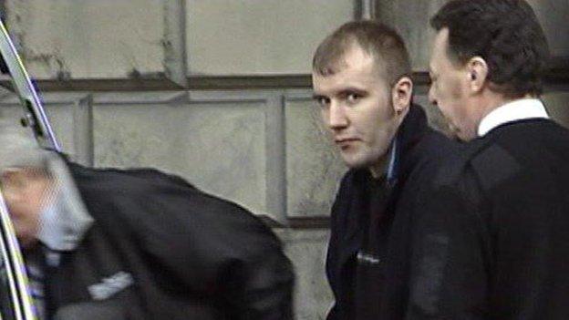 Killer pulled knife on psychiatrist - BBC News