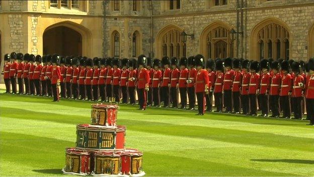 Queen presents new colours to Welsh Guards in ceremony - BBC News