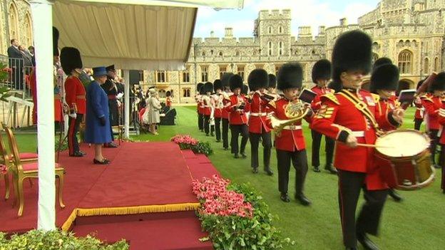Queen presents new colours to Welsh Guards in ceremony - BBC News