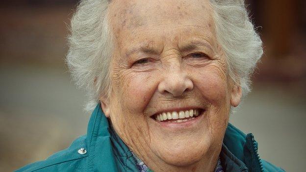 Chester Zoo founder's daughter June Williams dies aged 88 - BBC News