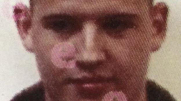 Thomas Valliday: Escaped prisoner arrested in Belfast - BBC News