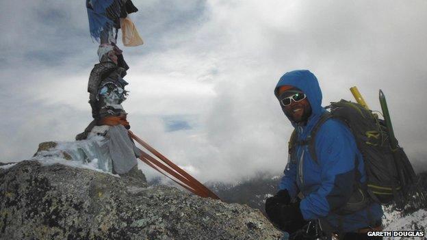Nepal earthquake: Mountaineer Gareth Douglas back in UK - BBC News