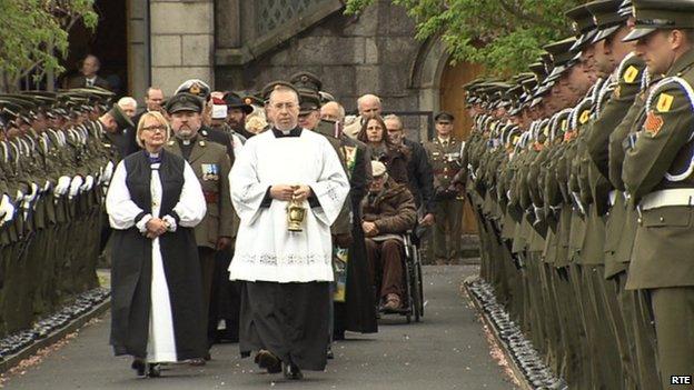 Church of Ireland bishop attends Easter Rising commemoration - BBC News