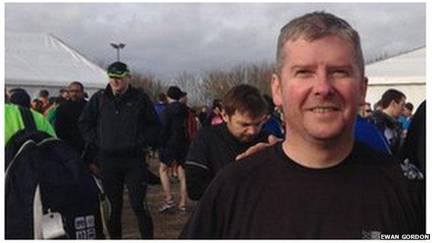 Forrest Gump runner finishes 42 back-to-back marathons - BBC News