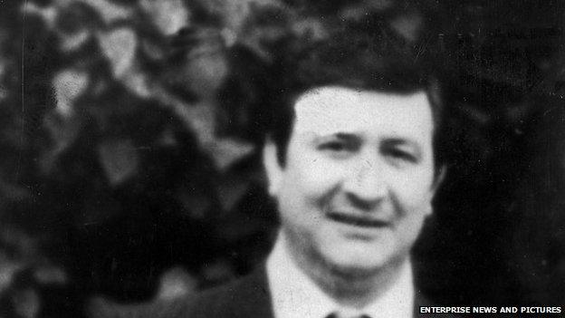 Hatton Garden raid: Eight men appear in court over burglary - BBC News