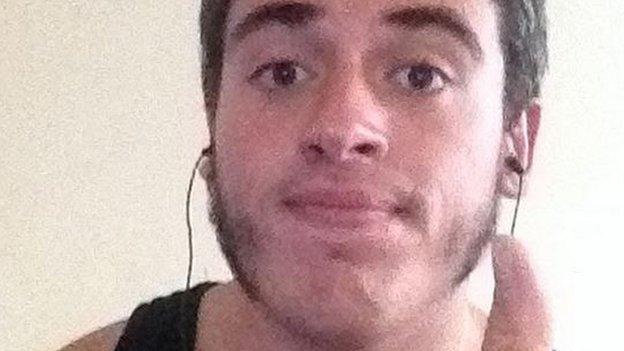Triple murder suspect Jed Allen found dead in Oxford woodland - BBC News