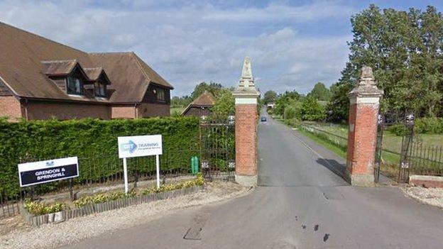 Drug barons ran network from Springhill Prison - BBC News