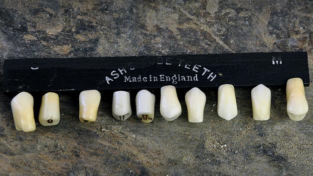 The dentures made from the teeth of dead soldiers at Waterloo - BBC News