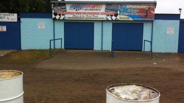Three people hurt in Foxhall Stadium stock car crash - BBC News