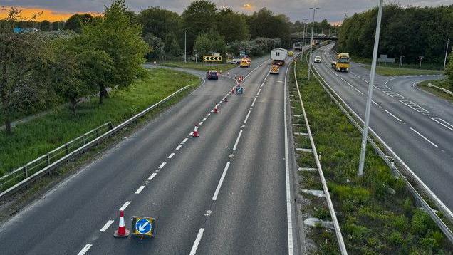 A63 in East Yorkshire reopens after lorry hits two bridges - BBC News